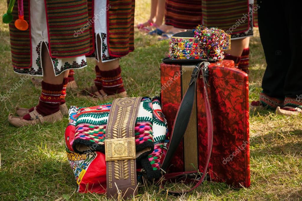 Hutsuly en trajes populares en el festival folcl rico internacional. 2024