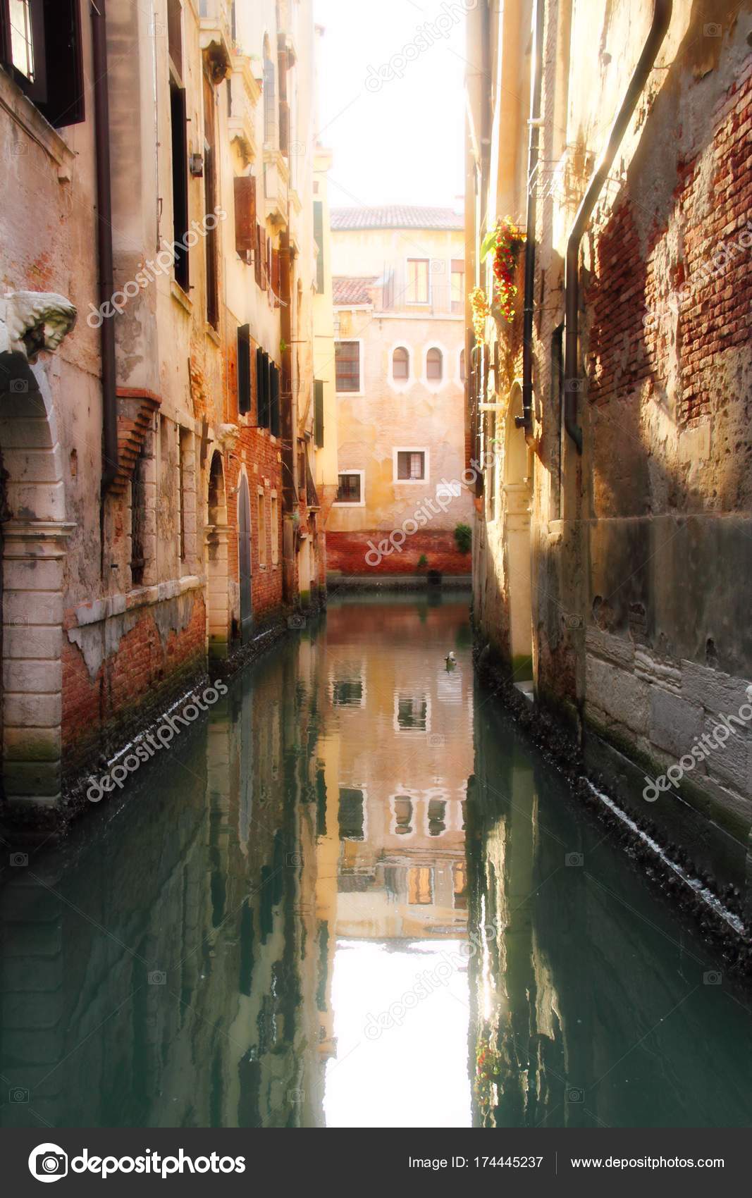 Vacío Canal De Venecia Fotografía De Stock © Jasony00 174445237 Depositphotos