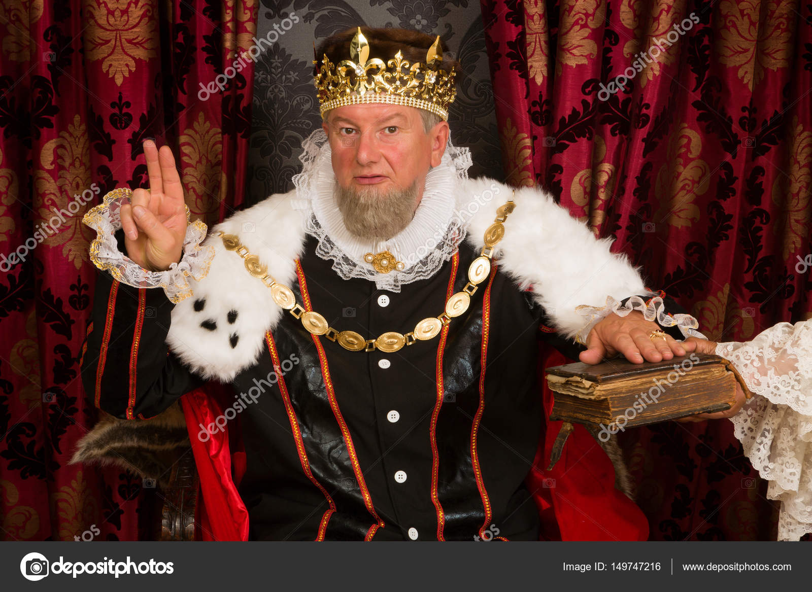 King swearing an oath — Stock Photo © Klanneke #149747216