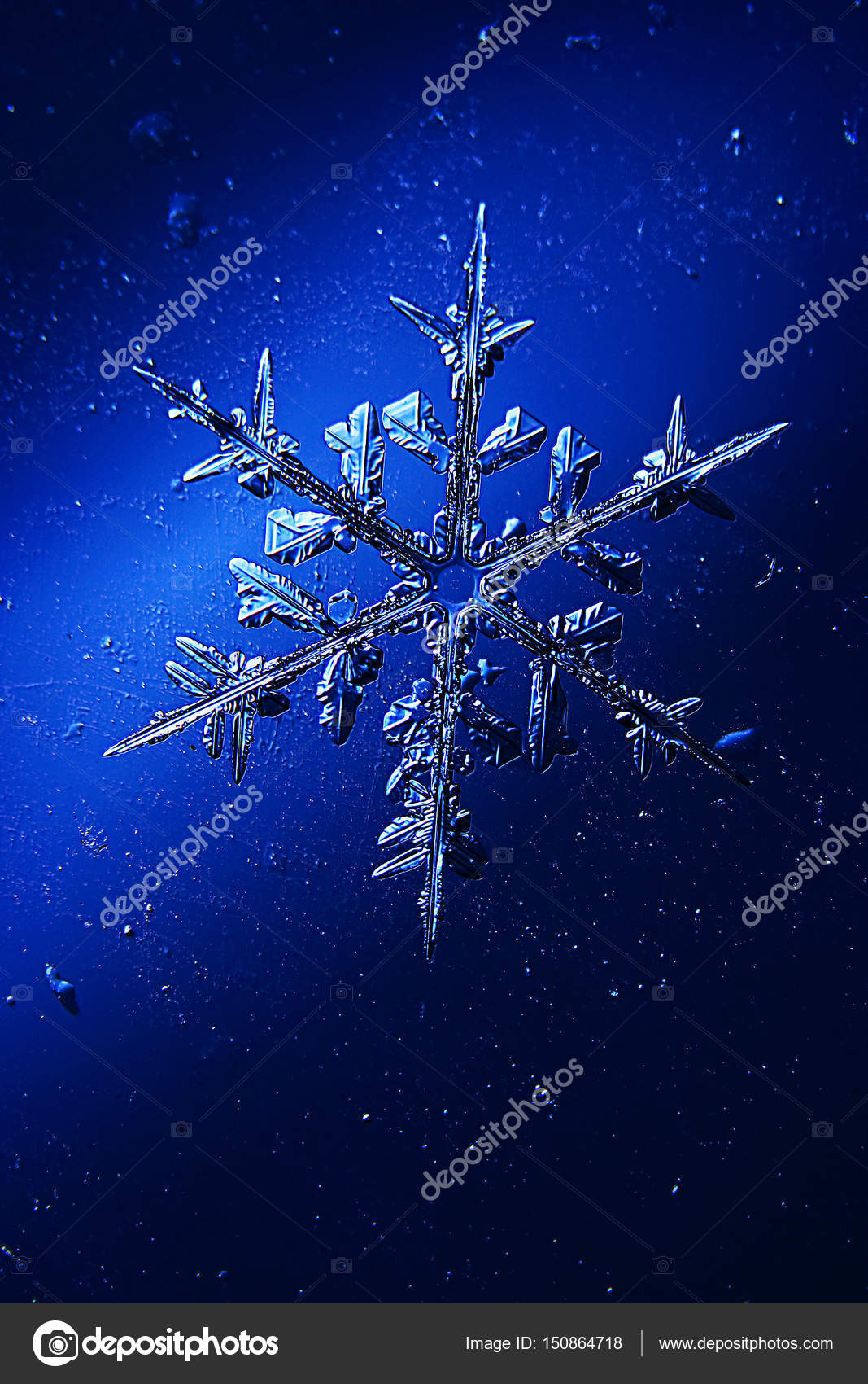 Big snow crystal, Snowflake Stock Photo by ©xload 150864718