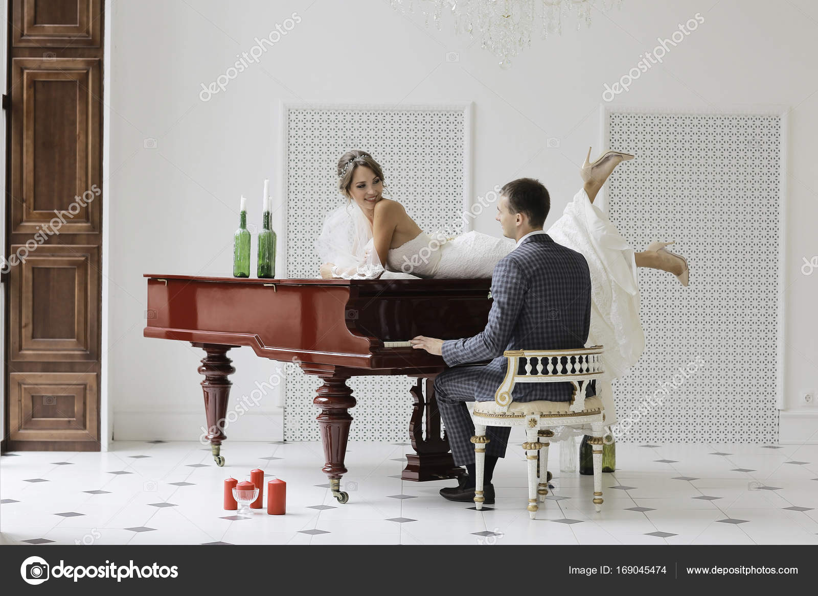 Groom playing grand piano and bride Stock Photo by ©xload 169045474