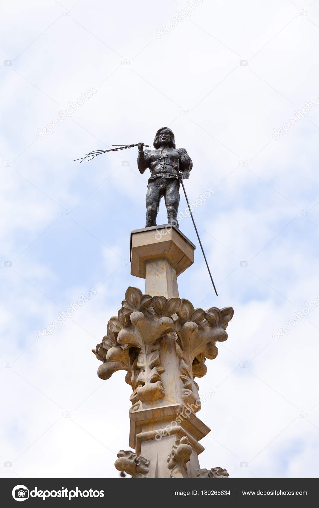 Pillory, statue of medieval executioner on a high column, Square ...