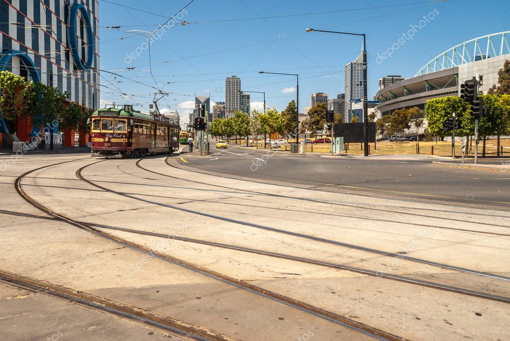 Puerto y La Trobe intersección de calles con tranvía, Melbou 2022