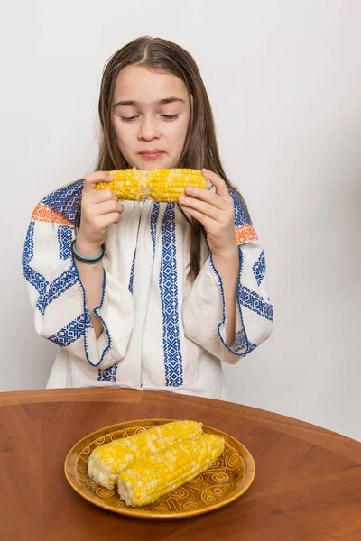 Older woman eating corn on the cob Stock Photos, Royalty Free Older ...