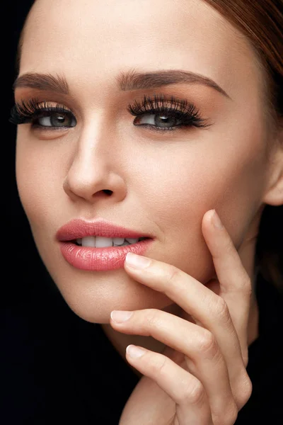 Beauty Face. Woman With Makeup, Soft Skin And Long Eyelashes Stock ...