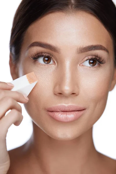 Applying foundation Stock Photos, Royalty Free Applying foundation ...