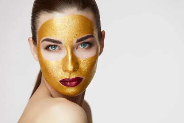 Gold face mask Stock Photos, Royalty Free Gold face mask Images ...