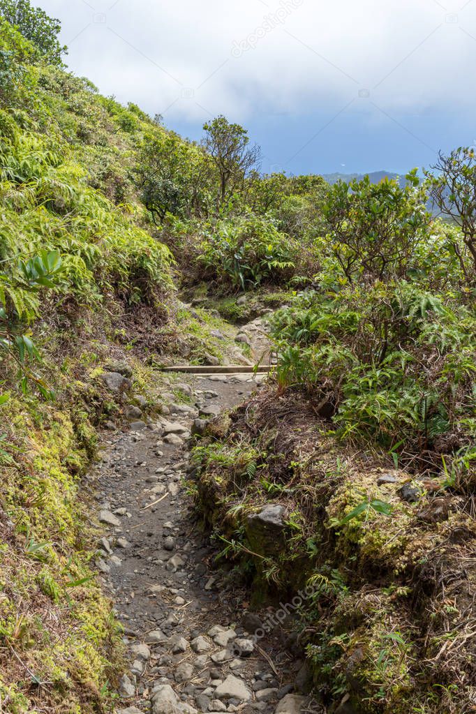 Sendero a un volcán activo La Soufriere, Guadalupe, Caribe 2022