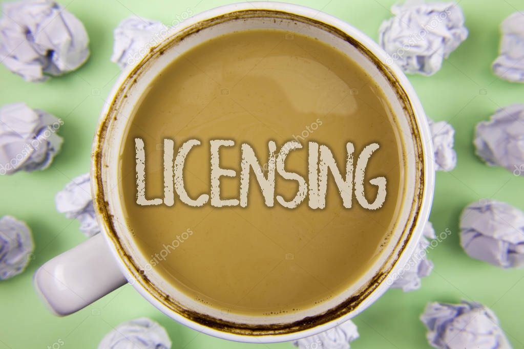 Texto de escritura a mano Licencias. Concepto que significa Conceder ...