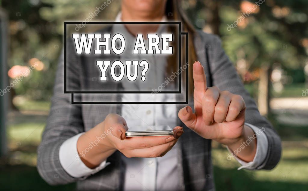 Texto de escritura a mano ¿Quién es usted pregunta. Concepto que ...