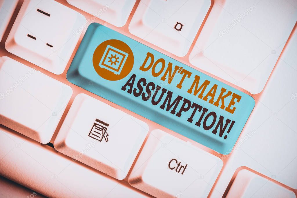 Signo de texto que muestra Don T Make Assumption. Foto conceptual algo ...