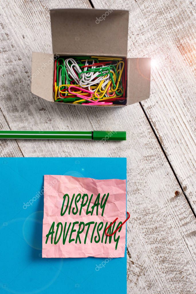 Escritura a mano conceptual mostrando Display Advertising. Concepto que ...