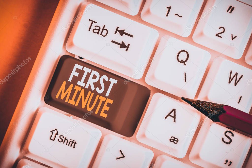 Escritura a mano conceptual que muestra First Minute. Concepto que ...