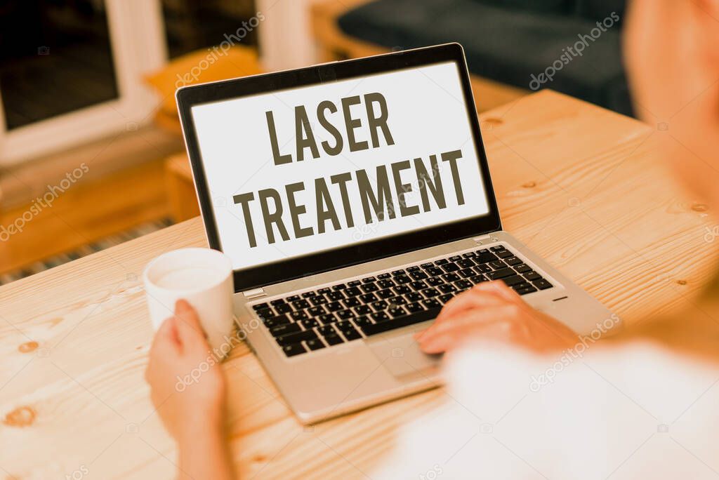 Escritura manual conceptual que muestra el tratamiento láser. Foto de ...