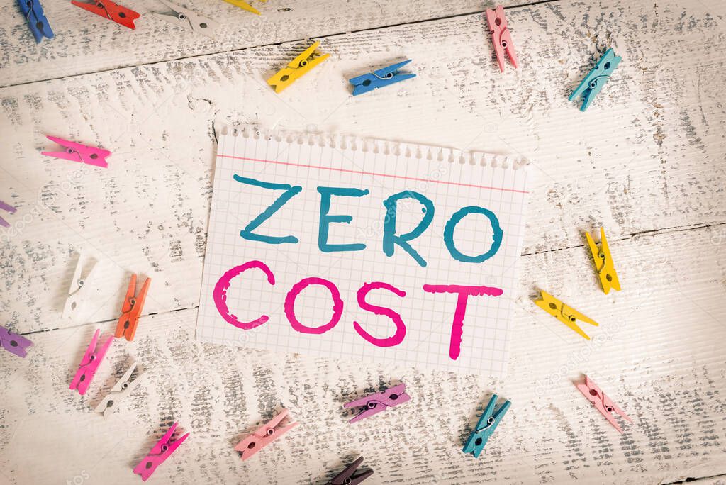 Texto de escritura de palabras Cero costo. Concepto de negocio para la decisión empresarial que ...