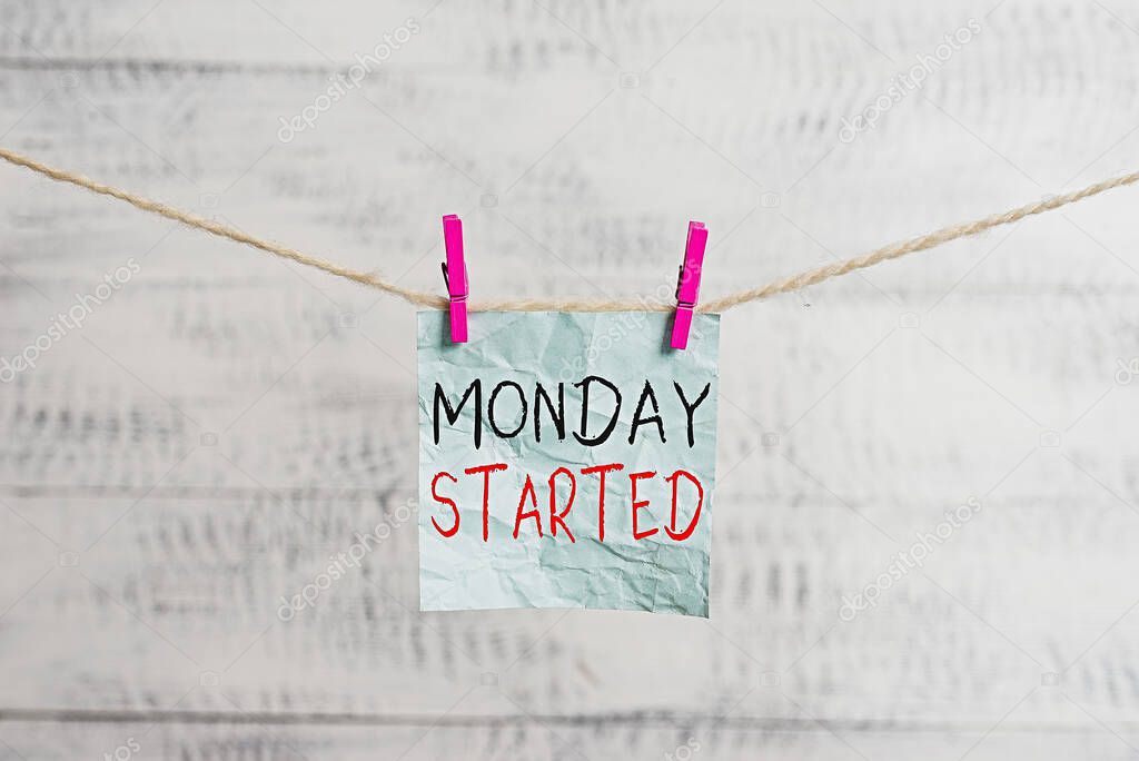 Escribiendo nota mostrando Monday Started. Muestra de fotos de negocios ...