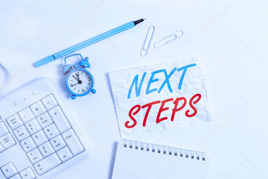 Texto de escritura de palabras Próximos pasos. Concepto de negocio para ...