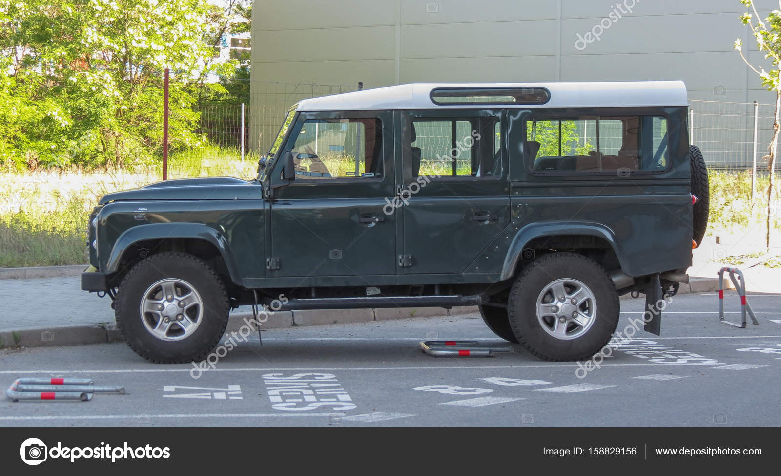 Dark green Land Rover Defender car in Brno – Stock Editorial Photo ...