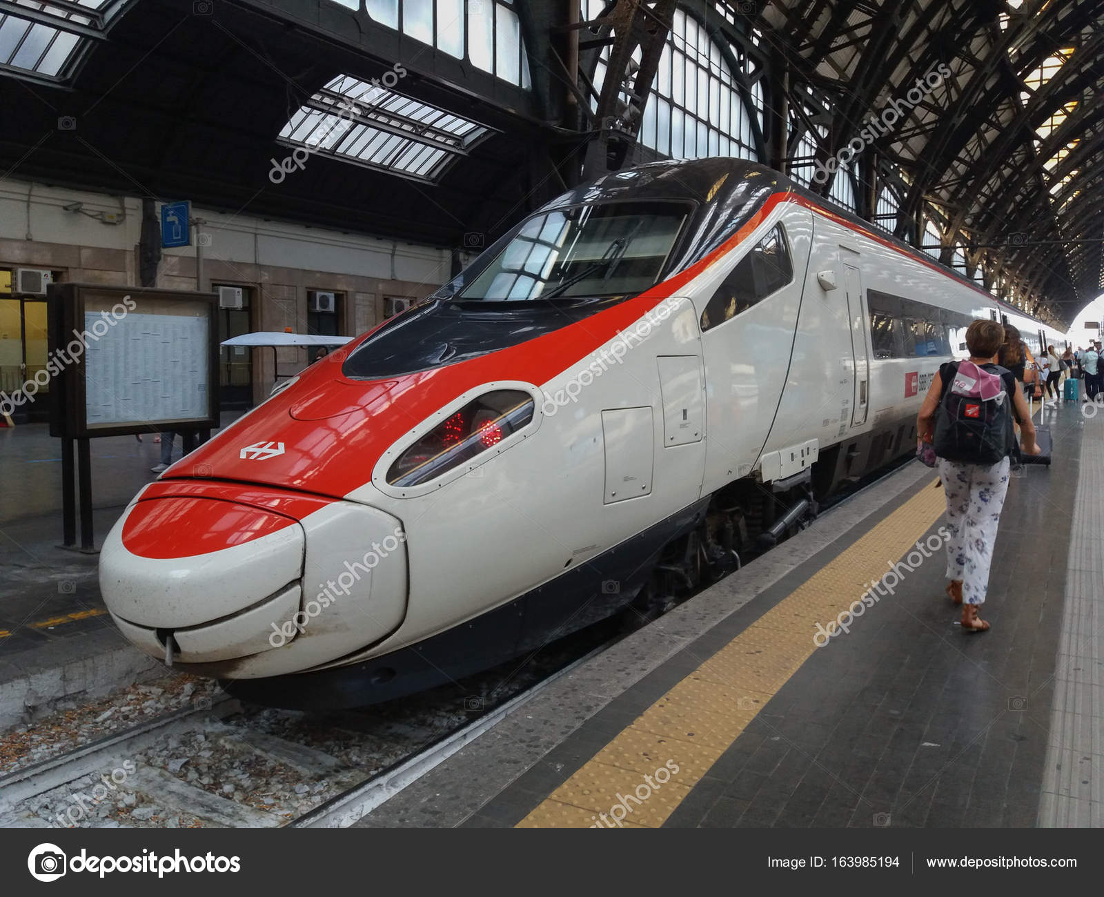 SBB CFF FFS train in Milan – Stock Editorial Photo © route66 #163985194