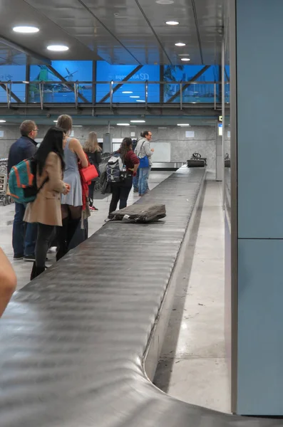 Llegadas al aeropuerto griego fotos de stock, imágenes de Llegadas al aeropuerto griego sin ...