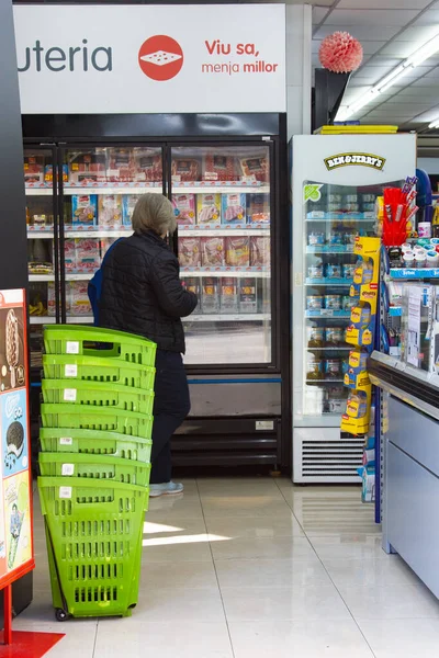 Frigo bajo encimera media markt fotos de stock, imágenes de Frigo bajo ...