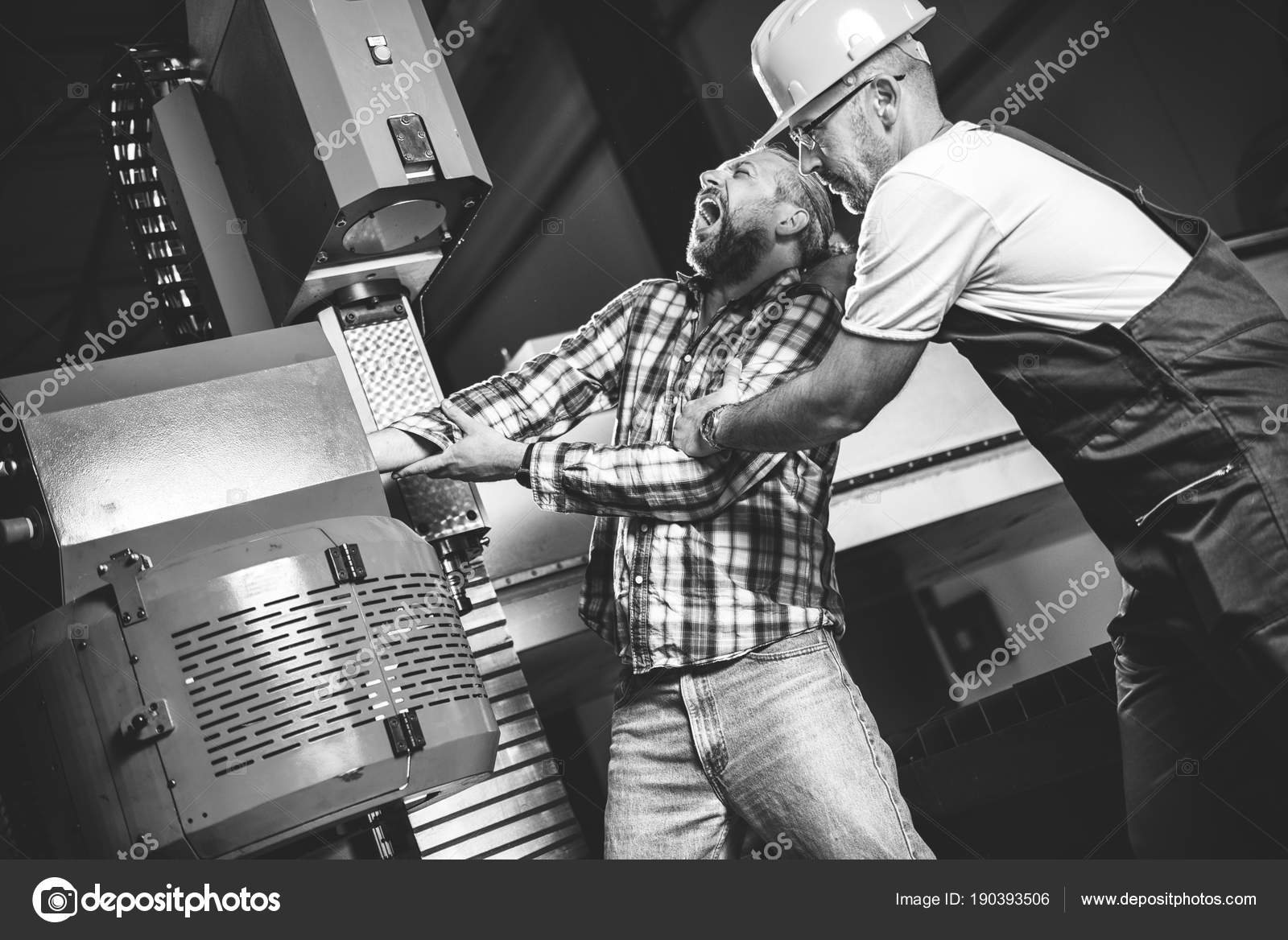 Worker Out Safety Equipment Caught Machine Seriously Injured Other ...