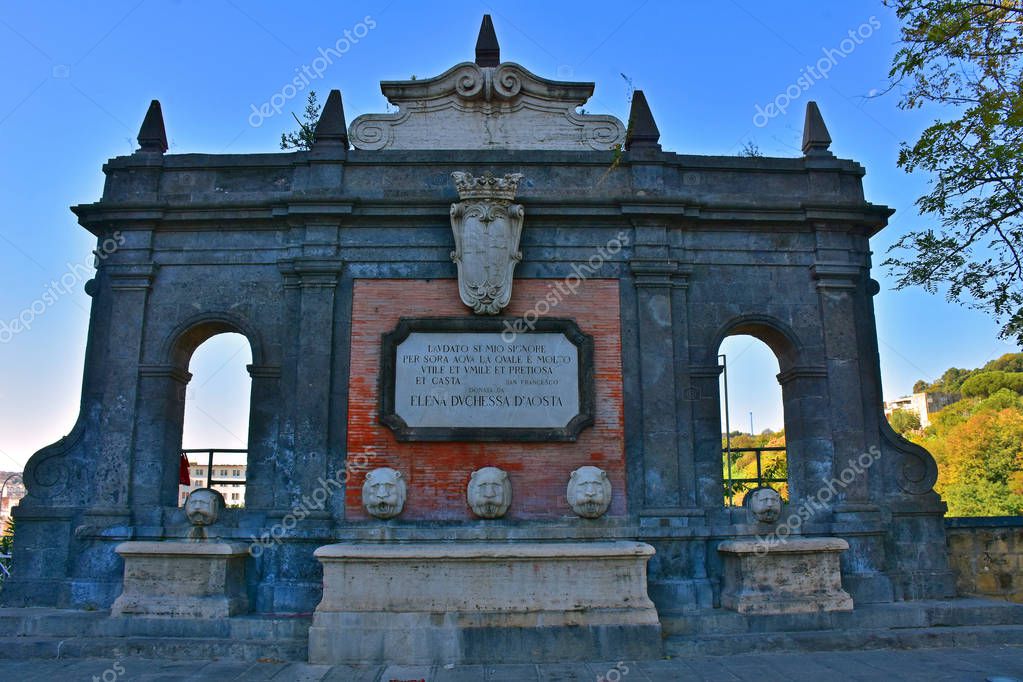 Italia, Nápoles. Fuente Duquesa Regina Elena en el área de Capodimonte 2024