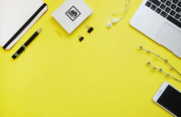 Minimal home or office desk. Flat lay, Top view shot. Freelancer ...