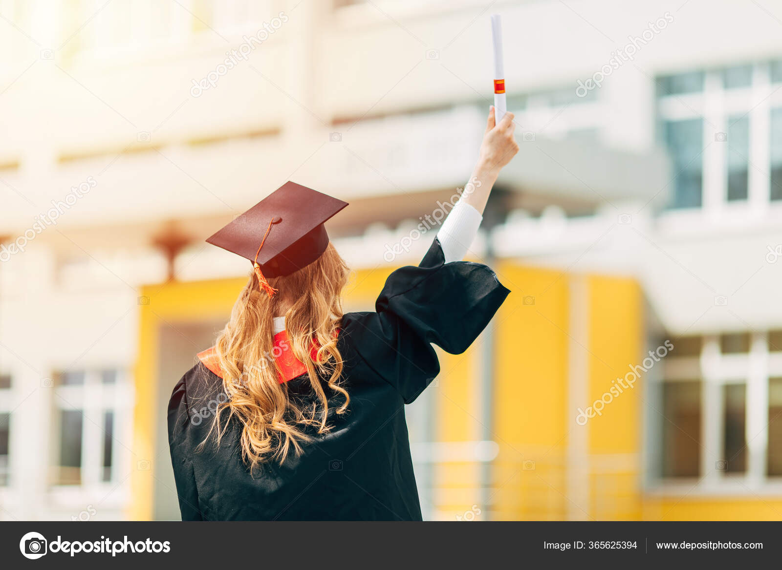 Graduation Day Back View Young Student Graduation Cap Dress Diploma ...