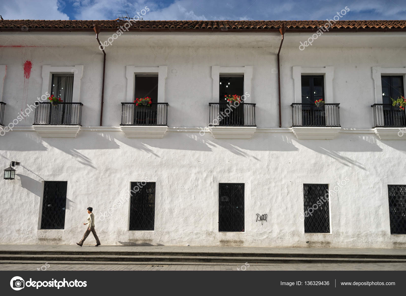 Colonial building facade – Stock Editorial Photo © Quasarphoto #136329436