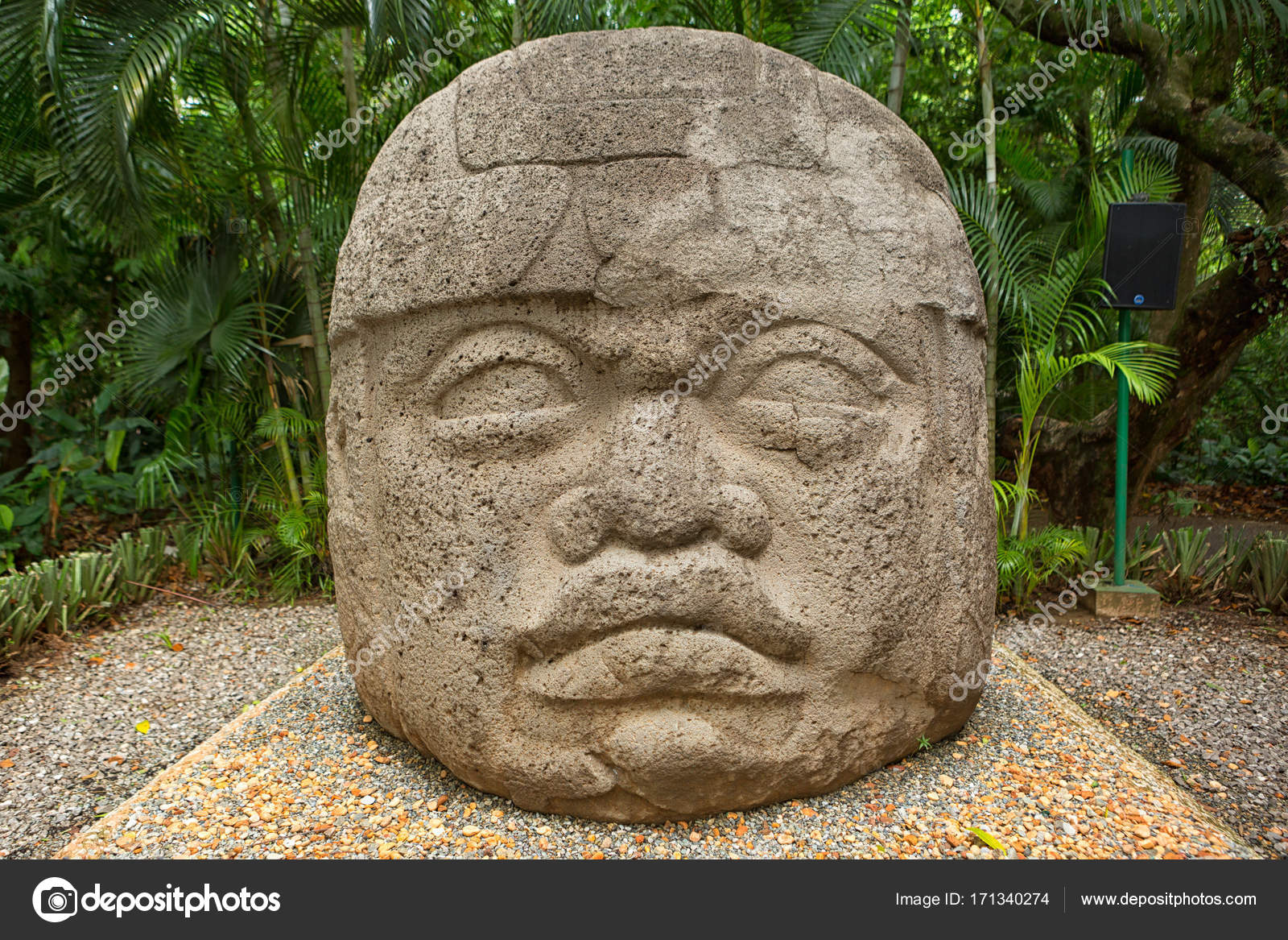 Olmec basalt head in Mexico — Stock Photo © Quasarphoto #171340274