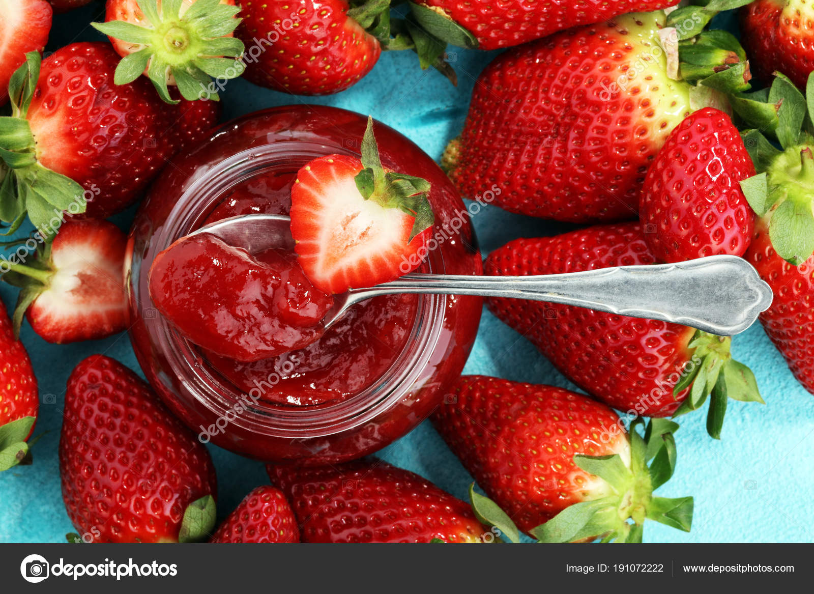 Compota de morango com morangos frescos. marmelada na colher e j — Foto ...
