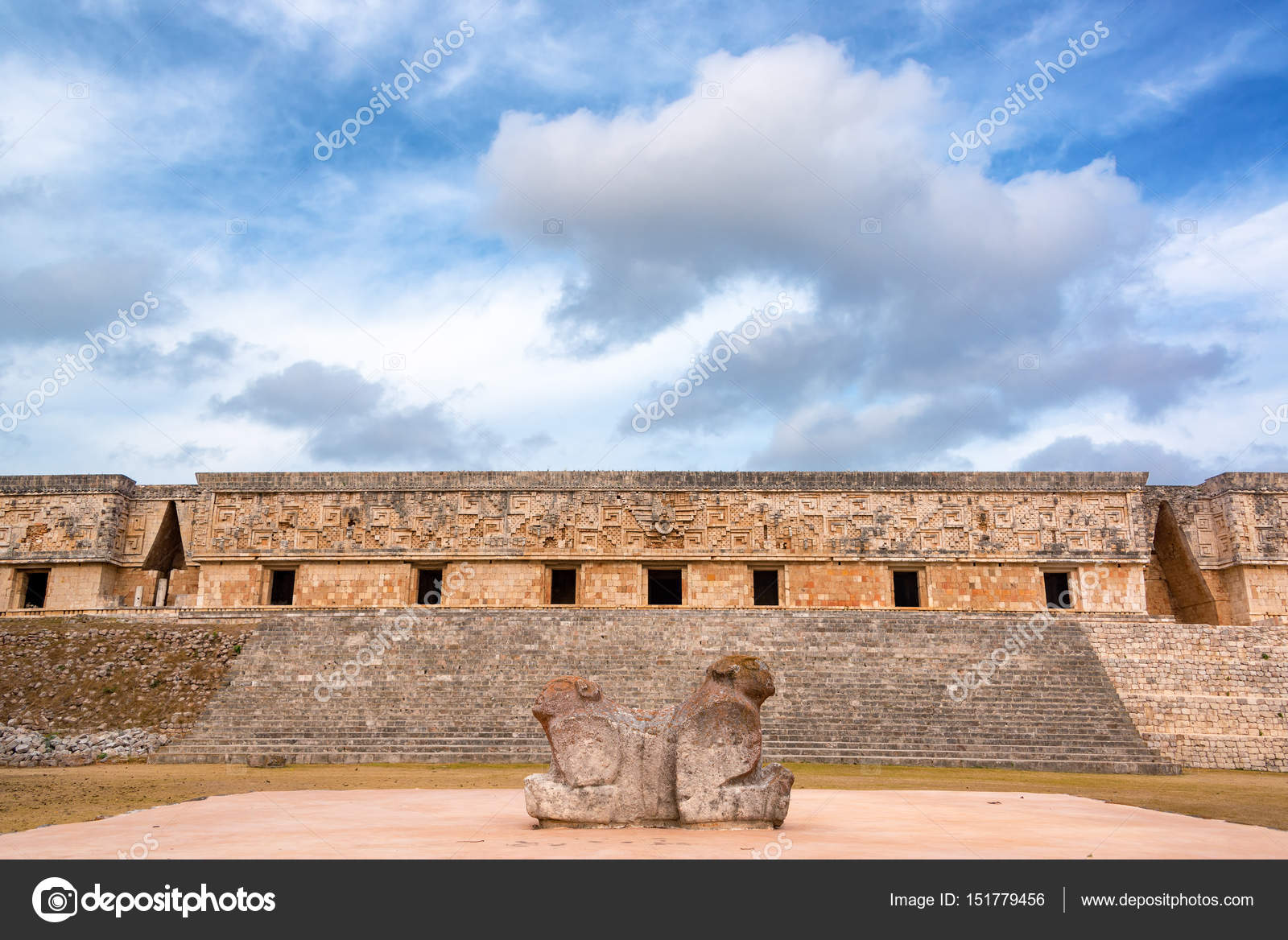 Two Headed Statue and Governors Palace Stock Photo by ©jkraft5 151779456