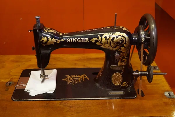 Singer sewing Stock Photos, Royalty Free Singer sewing Images ...