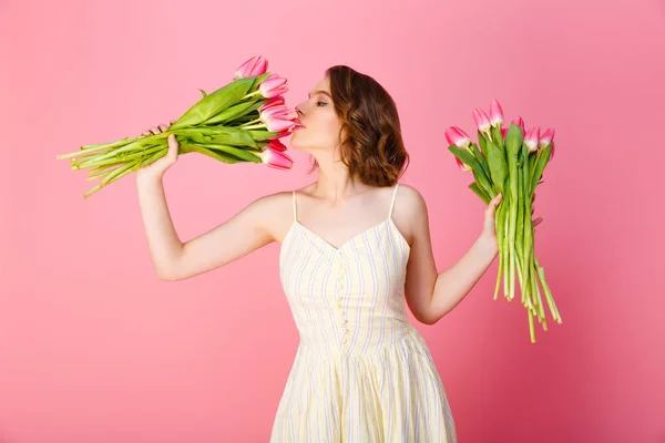 Mencium bunga Stok Foto, Mencium bunga Gambar Bebas Royalti | Depositphotos