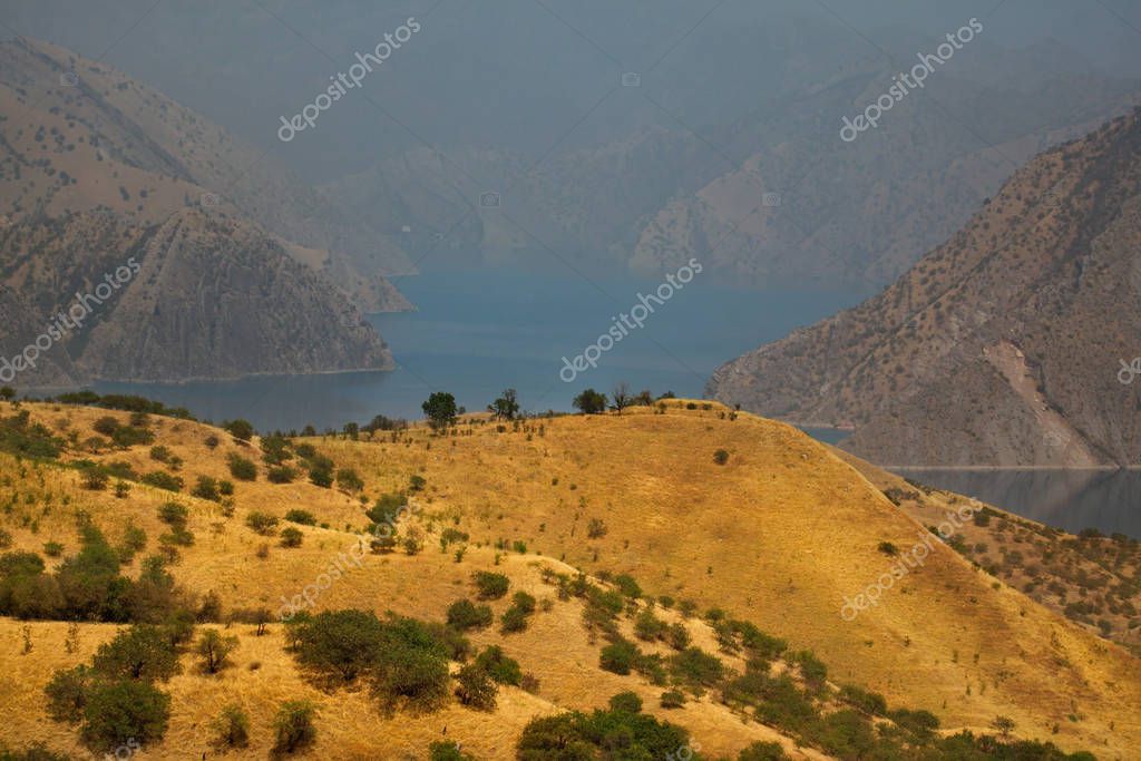 Tayikistán. Pamir, el embalse de la famosa central hidroeléctrica de ...