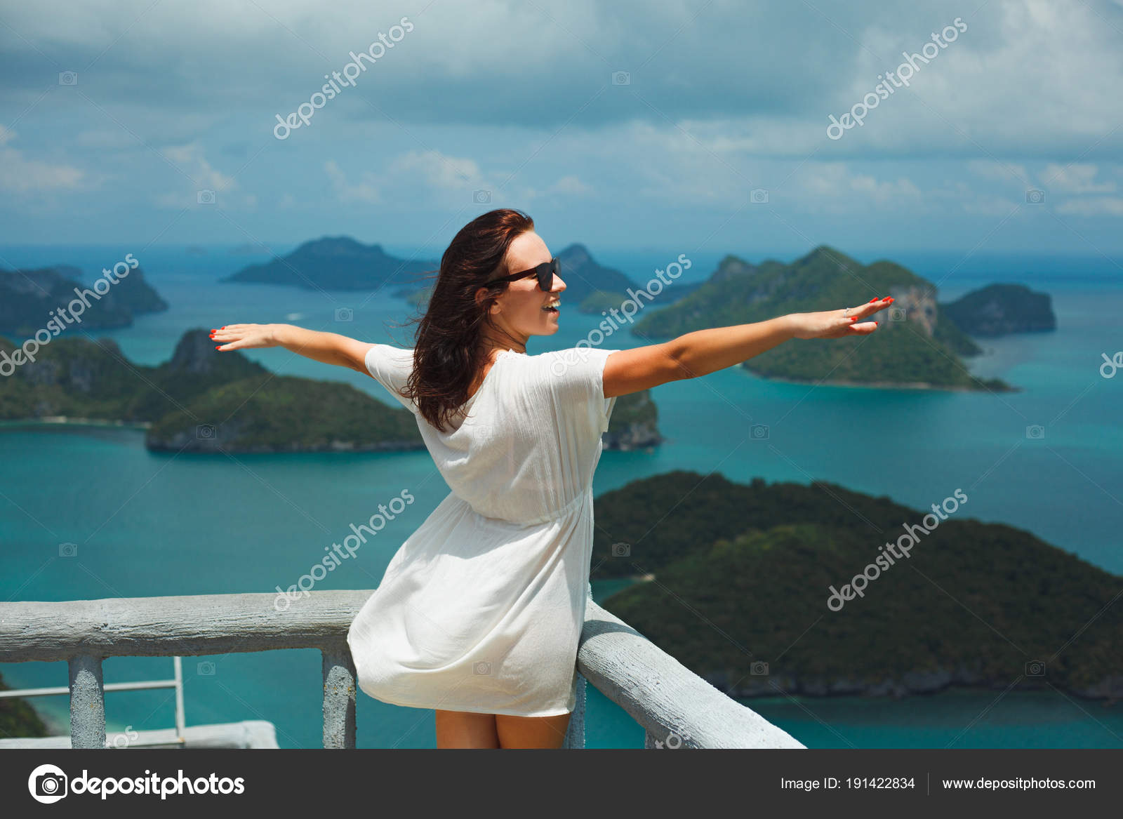 Open arms — Stock Photo © YuliyaKirayonakBO #191422834