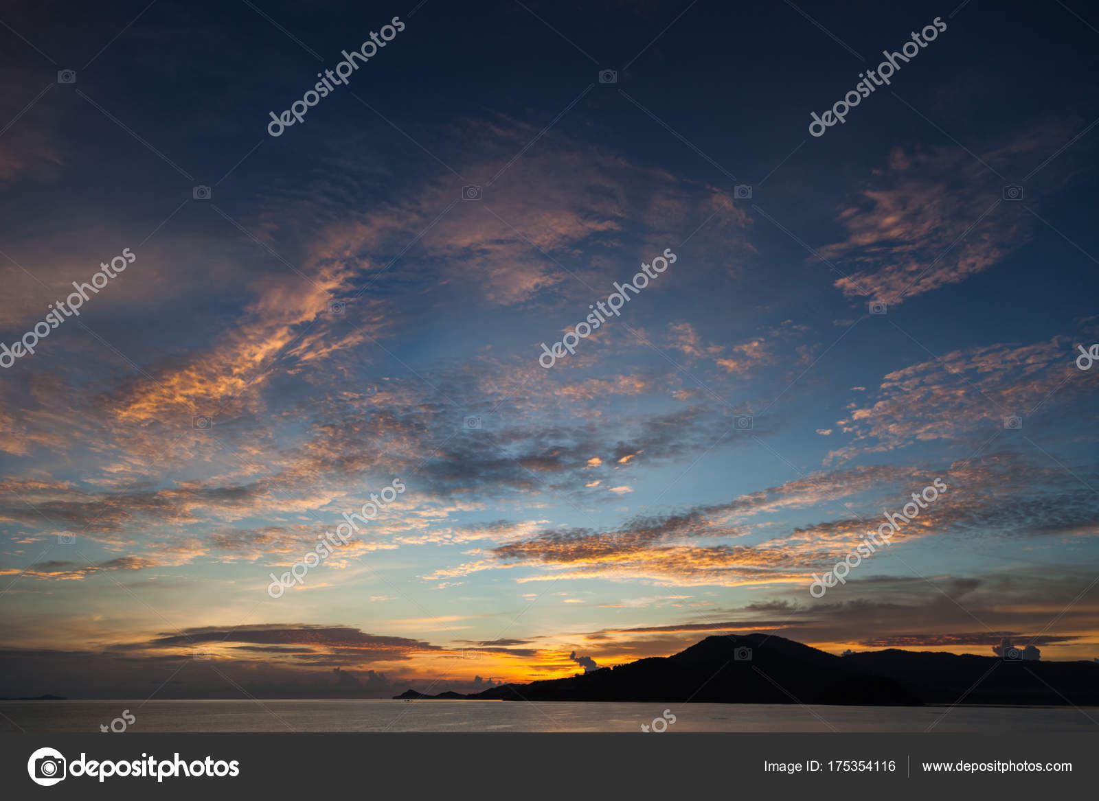 Tranquil Sunset Seascape Cloudy Sky — Stock Photo © ViktoriiaDyachenko ...