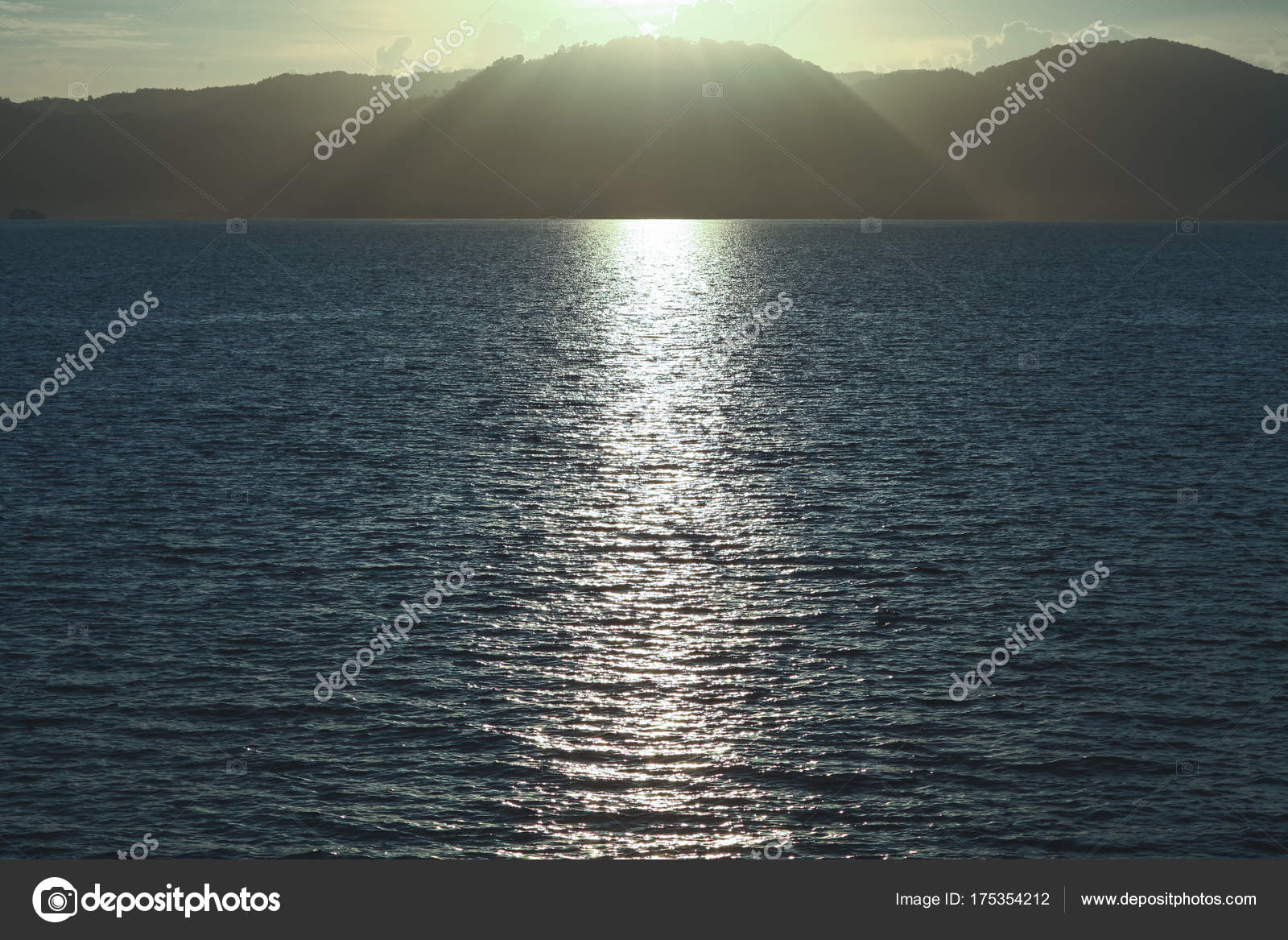 Beautiful Seascape Sunlight Reflection Water — Stock Photo ...