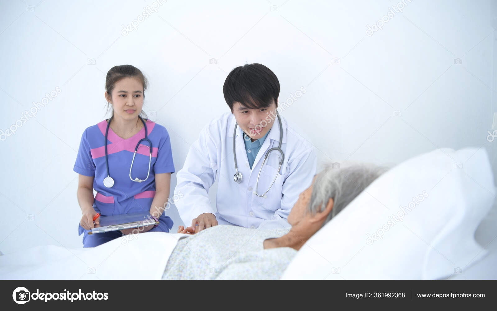 Conceptos Médicos Médico Está Revisando Estado Del Paciente Hospital ...
