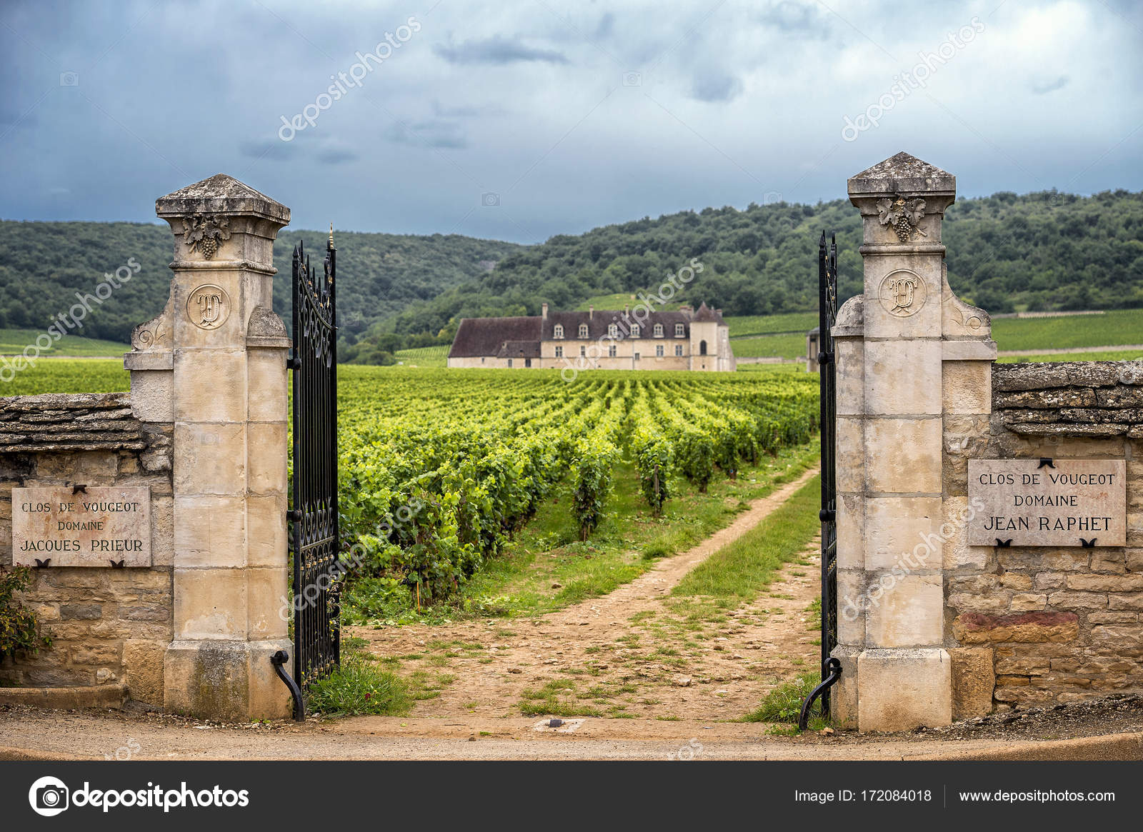 Chateau with vineyards, Burgundy, France — Stock Photo © massimosanti ... Chateau with vineyards, Burgundy, France — Stock Photo © massimosanti ...
