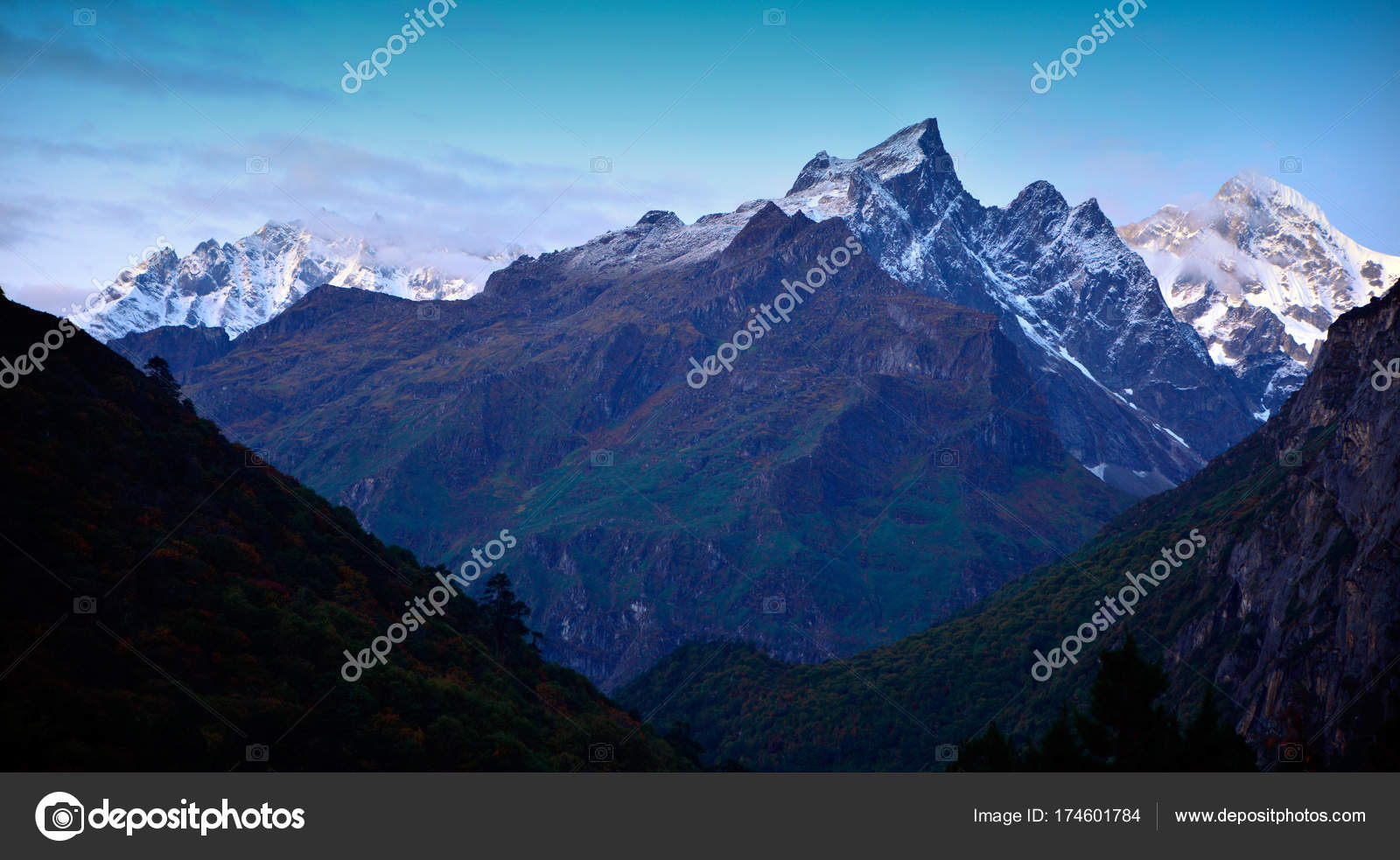 Landscape Everests Eastern Face Everest Overlooking Stock Photo by ...