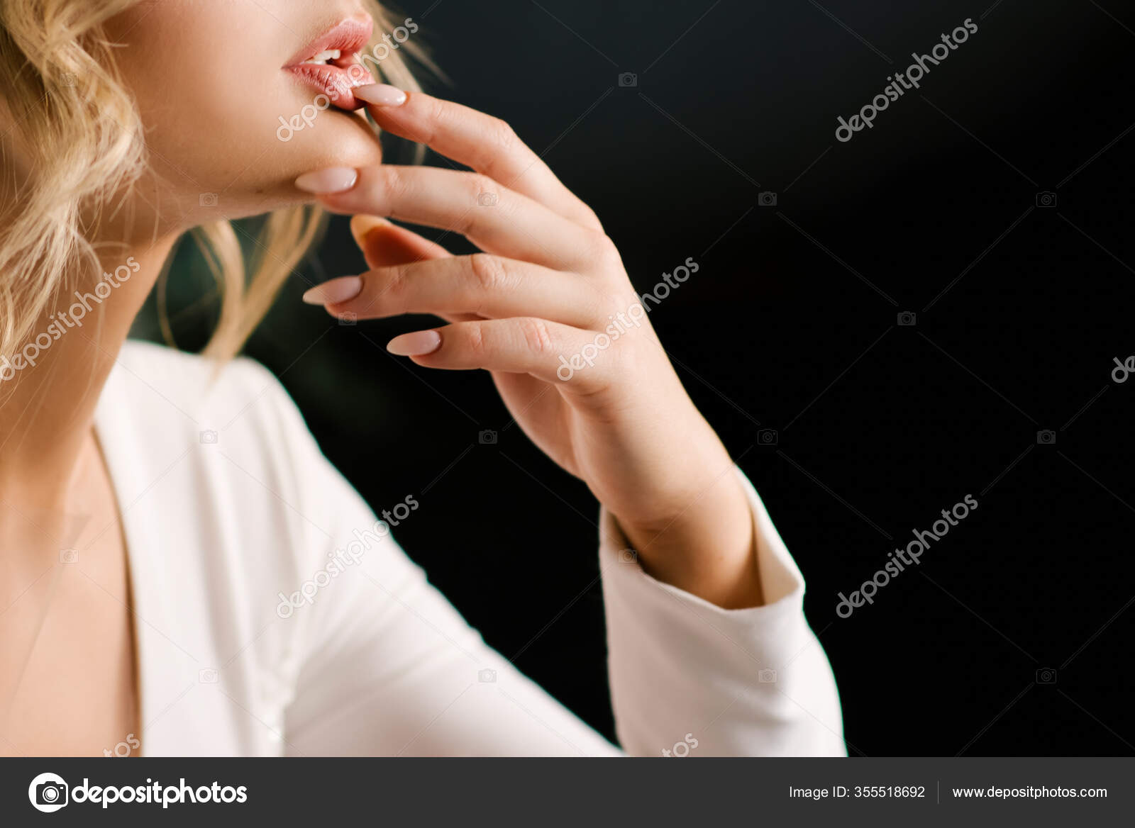 Parted Lips Girl | Lipstutorial.org