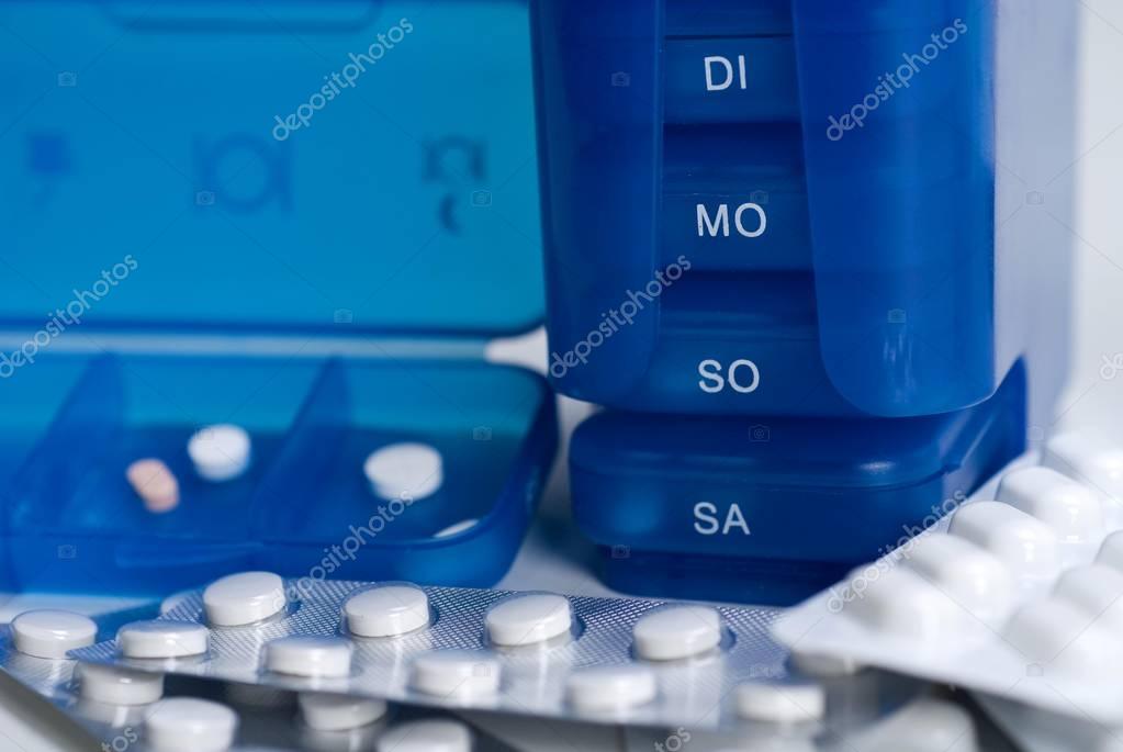 Envase de medicamentos para una semana ración, tabletas 2022