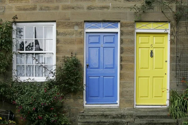 Bay doors Stock Photos, Royalty Free Bay doors Images | Depositphotos