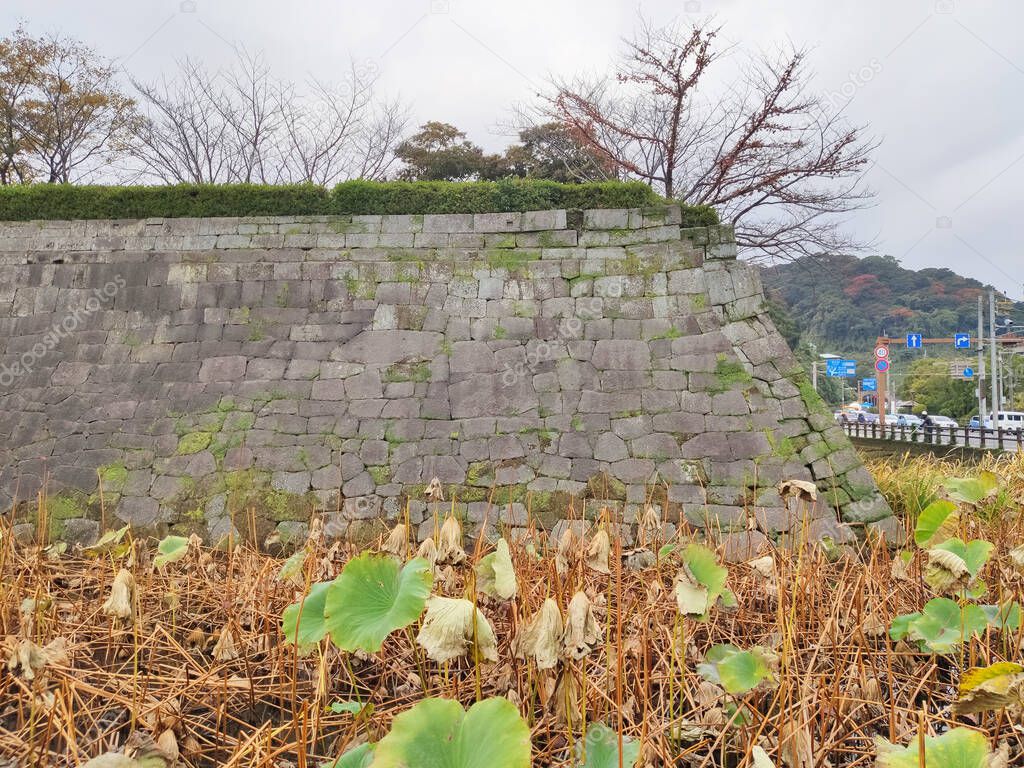 Kagoshima, Japón - 27 de noviembre de 2019: Murallas de piedra ...