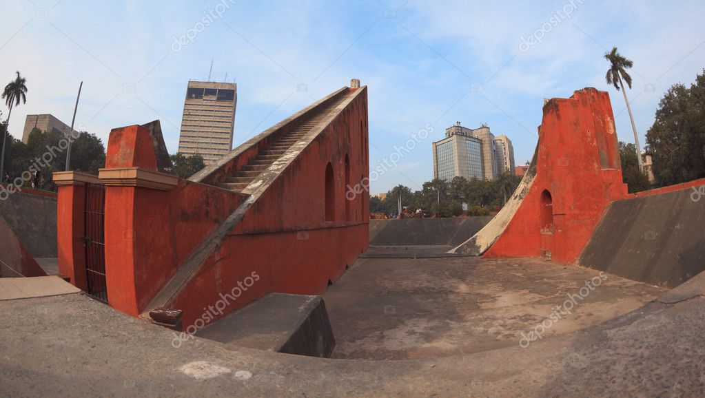 Samrat Yantra en el observatorio de Delhi "Jantar Mantar ": fotografía ...