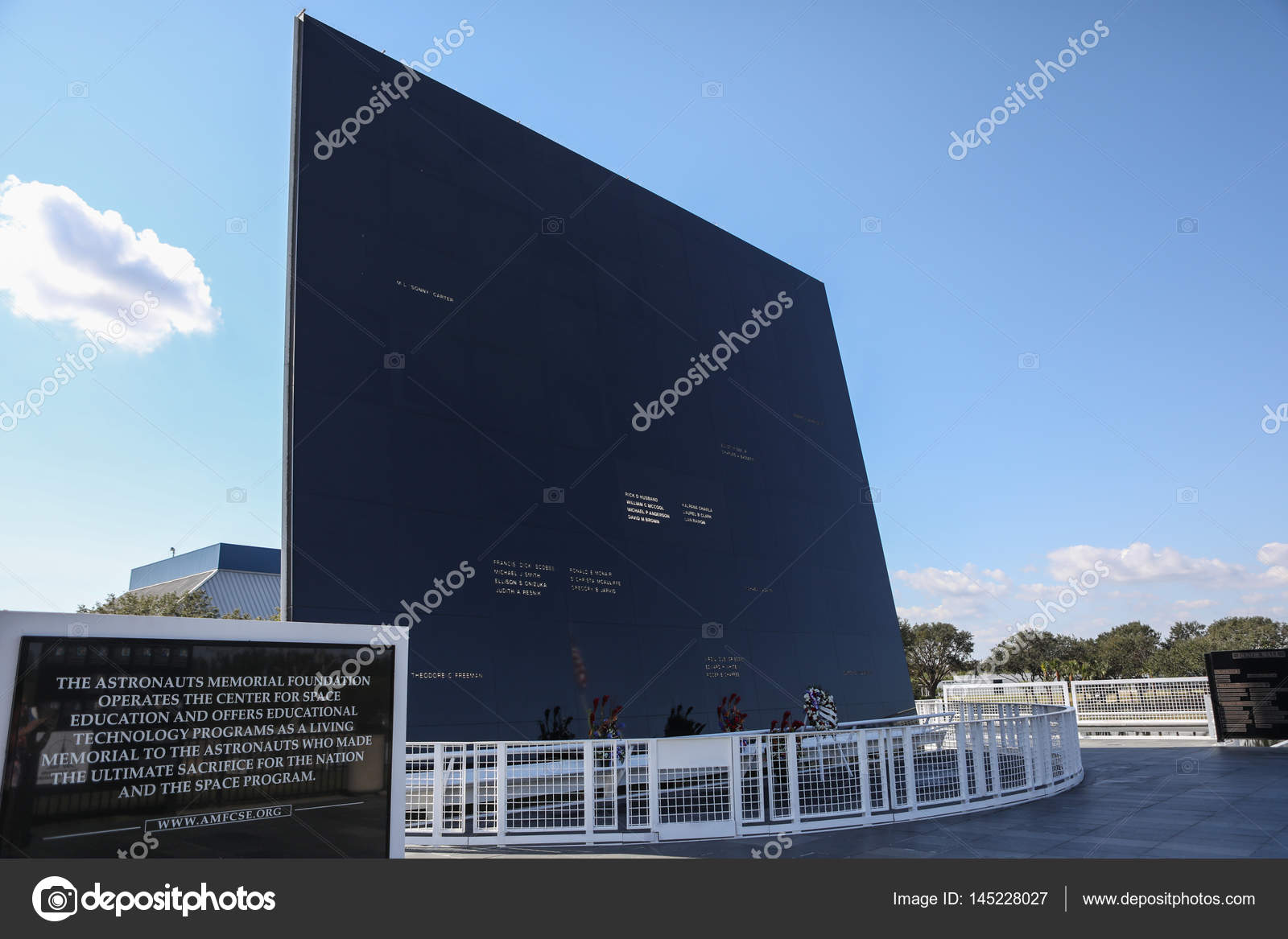 Memorial wall in Kennedy Space Center – Stock Editorial Photo © adameq2 ...