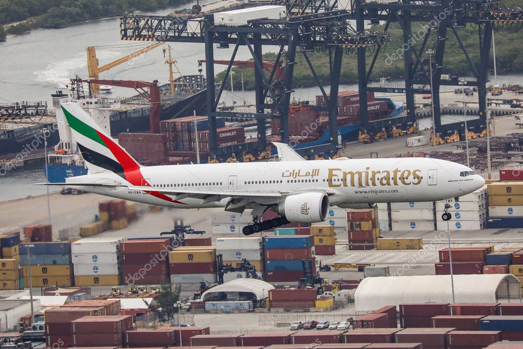 Boeing 777 Emirates – Stock Editorial Photo © adameq2 #149024847