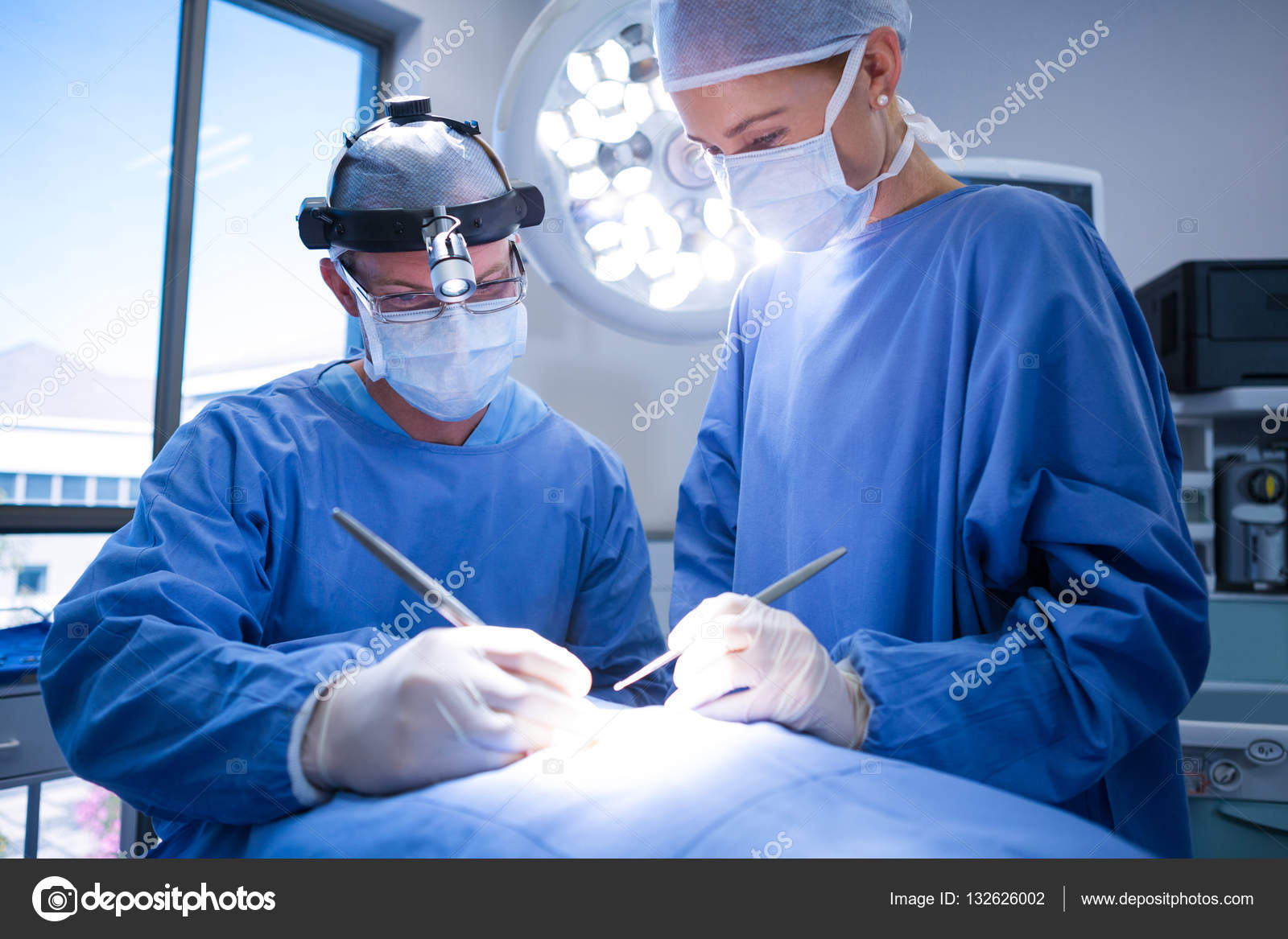 Surgeons performing operation in operation theater — Stock Photo ...